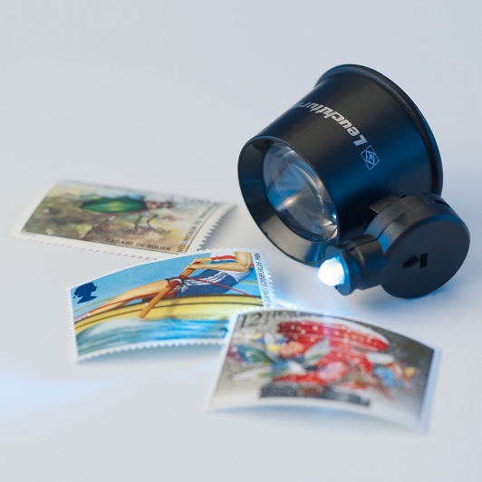 Loupe de bijoutier avec lampe Led pour examiner les trouvailles